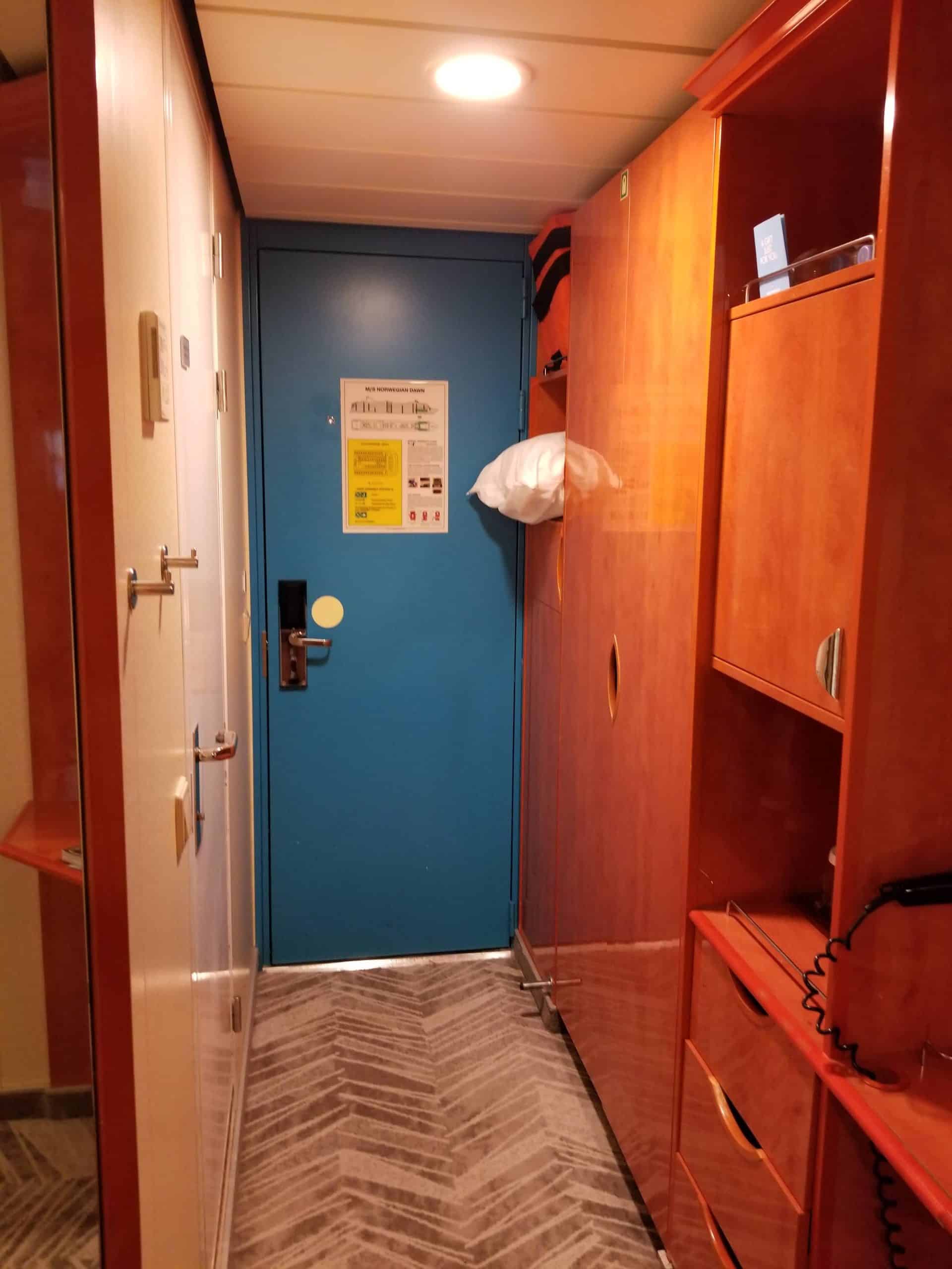 Choosing the Best Cruise Cabin: Inside vs Oceanview vs Balcony - Shore ...